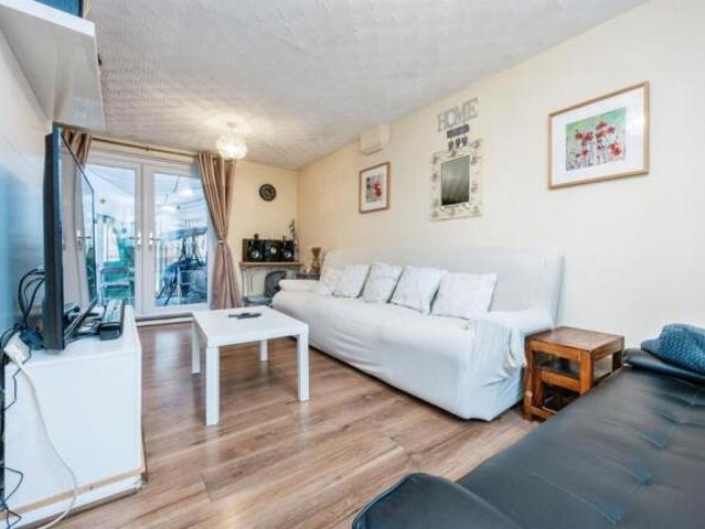 3 bedroom semi detached house for sale in Lovell Road, Bedford, MK42