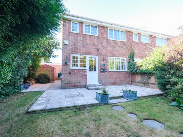 3 bedroom semi detached house for sale in Loxwood Close, Orpington, BR5