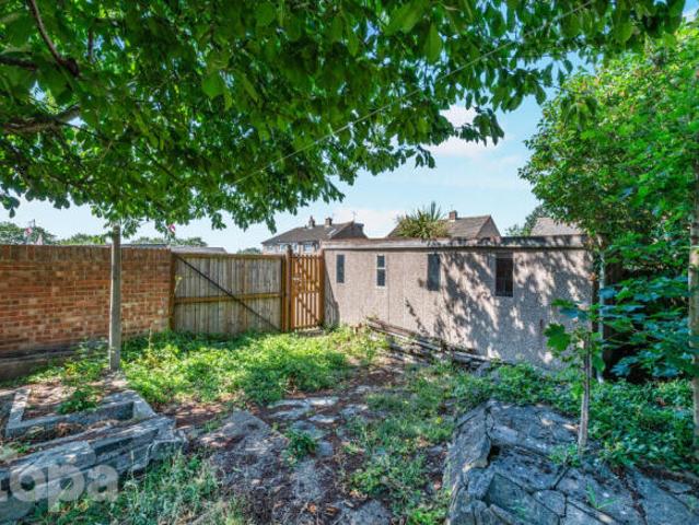 3 bedroom semi detached house for sale in Lunedale Road, Dartford, DA2
