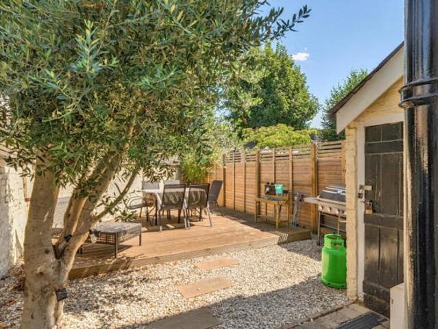 3 bedroom semi detached house for sale in Ludlow Road, Guildford, Surrey, GU2