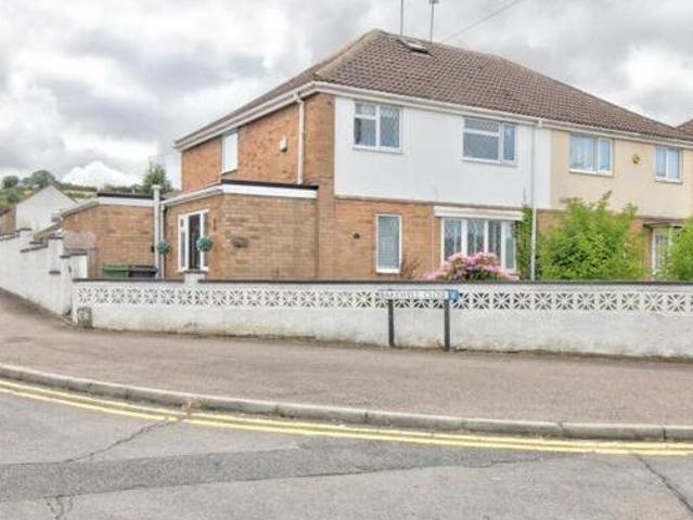 3 Bedroom Semi detached House For Sale In Luton