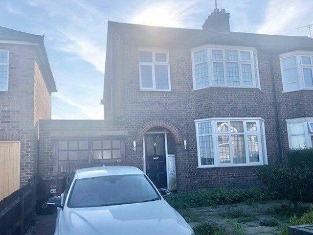 3 Bedroom Semi detached House For Sale In Luton