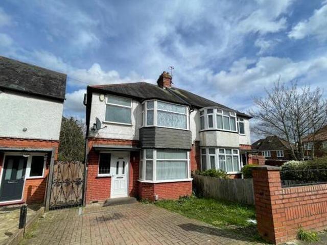 3 Bedroom Semi detached House For Sale In Luton, Bedfordshire