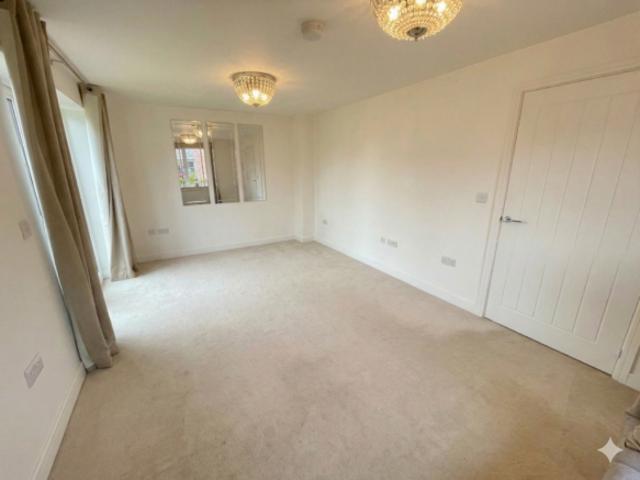 3 bedroom semi detached house for sale in Lynchets Road, Luton, Bedfordshire, LU2 7HS, LU2