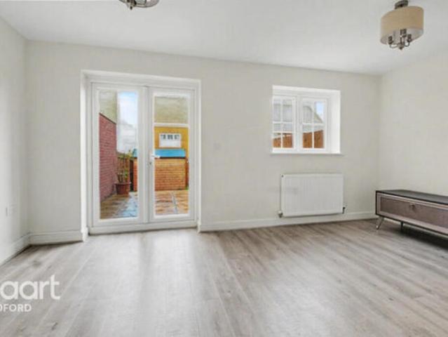 3 bedroom semi detached house for sale in Mandarin Mead, Bedford, MK40