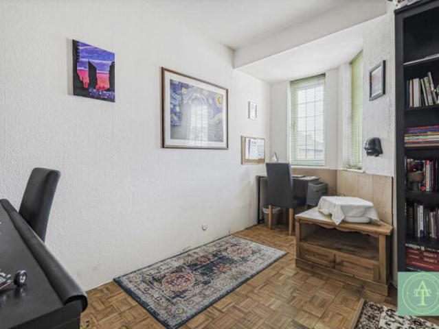 3 bedroom semi detached house for sale in Mandeville Road, Southgate, London, N14