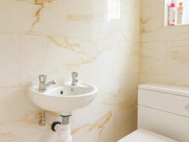 3 bedroom semi detached house for sale in Mangrove Road, Luton, Bedfordshire, LU2 9BP, LU2