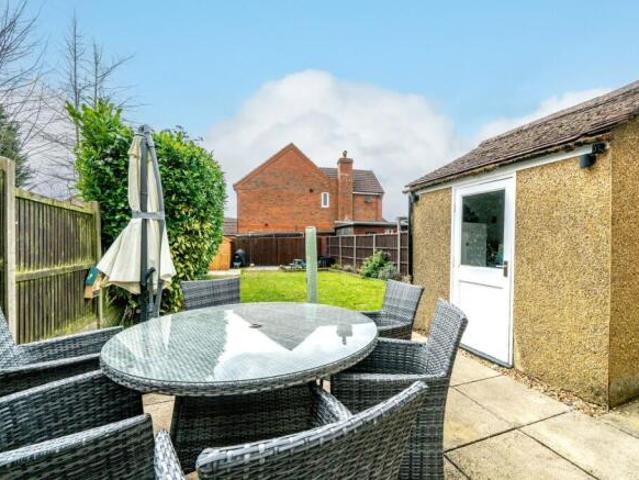 3 bedroom semi detached house for sale in Manor Road, Caddington, LU1