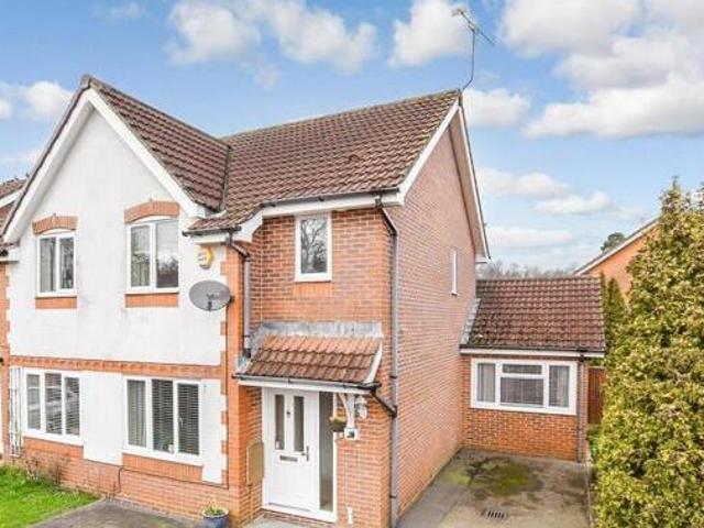 3 Bedroom Semi detached House For Sale In Maidenbower, Crawley