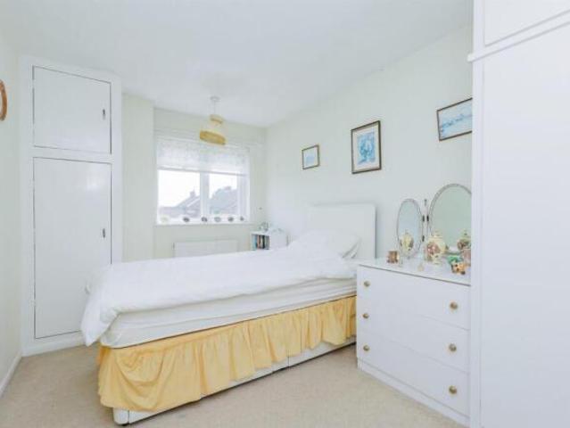 3 bedroom semi detached house for sale in Maple Avenue, Leicester, LE3