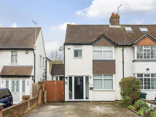 3 Bedroom Semi detached House For Sale In Maple Cross
