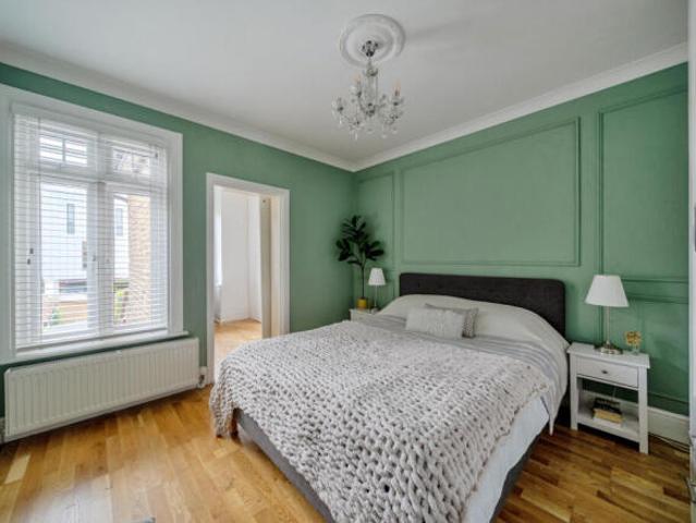 2 bedroom semi detached house for sale in Mary Road, Guildford, GU1