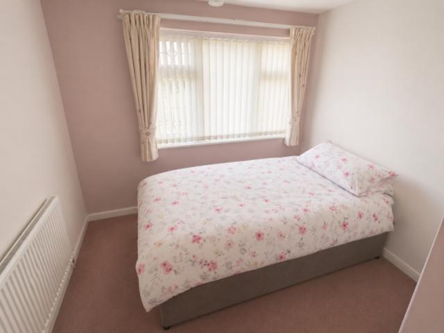 3 bedroom semi detached house for sale in Marlin Road, Luton, Bedfordshire, LU4 0SH, LU4