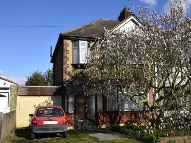 3 Bedroom Semi detached House For Sale In Marshalls Park, Romford