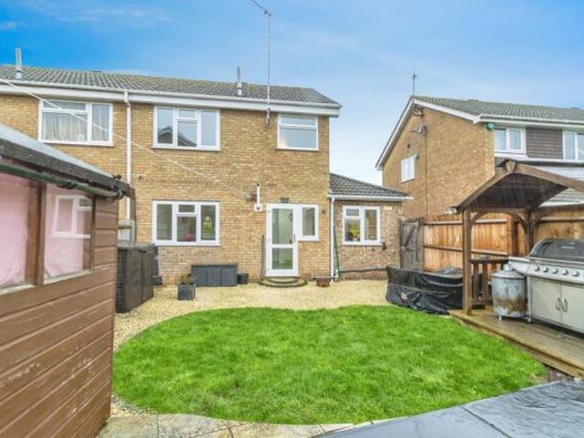 3 bedroom semi detached house for sale in Masefield Close, Newport Pagnell, MK16