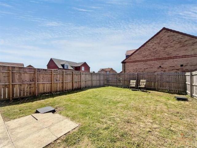 3 bedroom semi detached house for sale in Mason Avenue, Hull, HU6