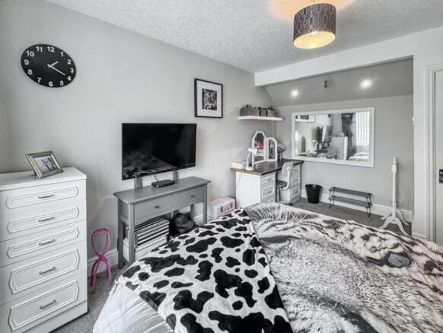3 bedroom semi detached house for sale in Meade Hill Road, Prestwich, M25