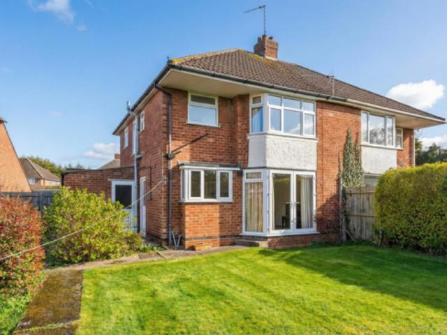3 bedroom semi detached house for sale in Meadow Close, Leamington Spa, CV32