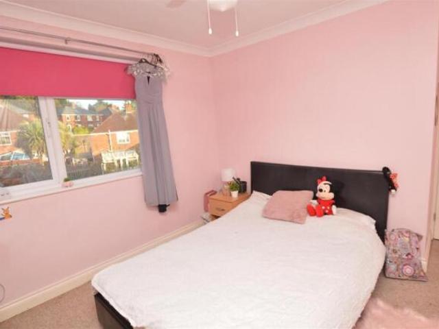 3 bedroom semi detached house for sale in Meadow Way, Exeter, EX2