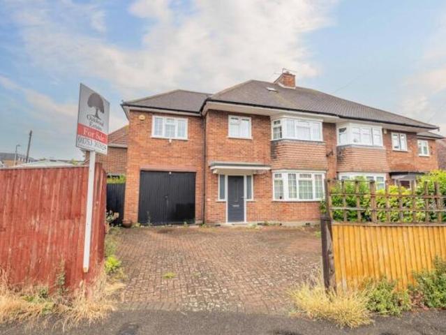 3 bedroom semi detached house for sale in Merton Road, Slough, SL1