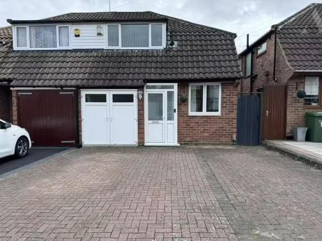 3 bedroom semi detached house for sale in Meriden Rise, Solihu.