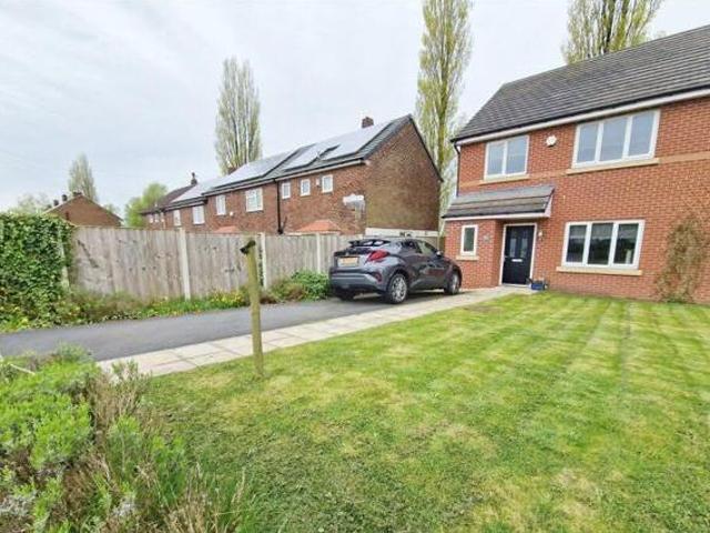3 Bedroom Semi detached House For Sale In Middleton, Manchester