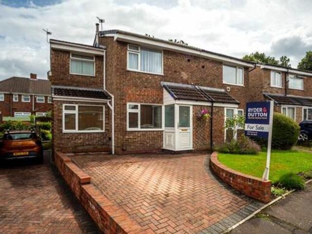 3 Bedroom Semi detached House For Sale In Middleton, Manchester