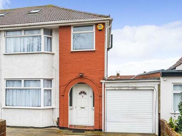 3 Bedroom Semi detached House For Sale In Middlesex