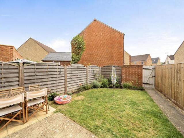 3 bedroom semi detached house for sale in Milbury Walk, Haydon Wick, Swindon, SN25