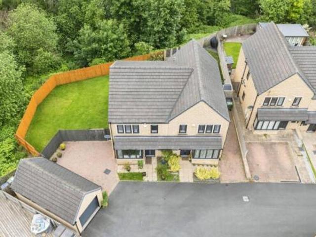 3 bedroom semi detached house for sale in Mill Rise, Huddersfield, HD4