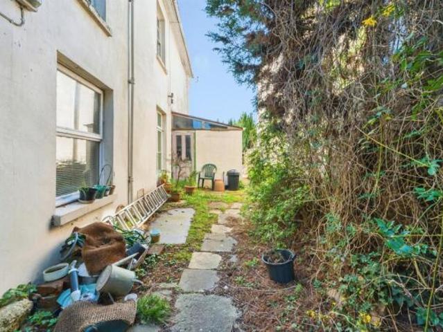 3 bedroom semi detached house for sale in Millbrook Road East, Southampton, SO15