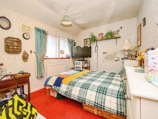 3 bedroom semi detached house for sale in Montague Avenue, LUTON, Bedfordshire, LU4