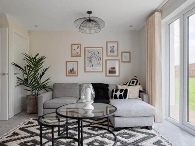 3 Bedroom Semi detached House For Sale In Moodiesburn