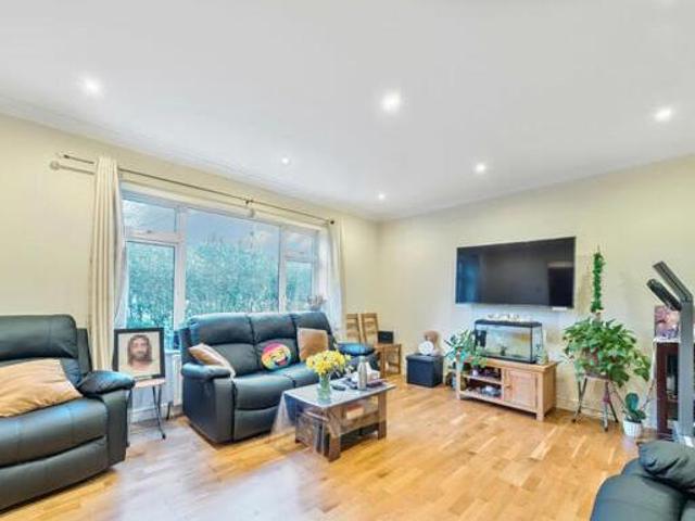 3 Bedroom Semi detached House For Sale In Morden