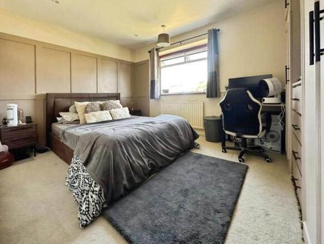 3 bedroom semi detached house for sale in Moreton Way, Slough, SL1