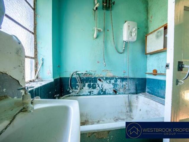 3 bedroom semi detached house for sale in Morris Road, Chelmsford, Essex, CM2