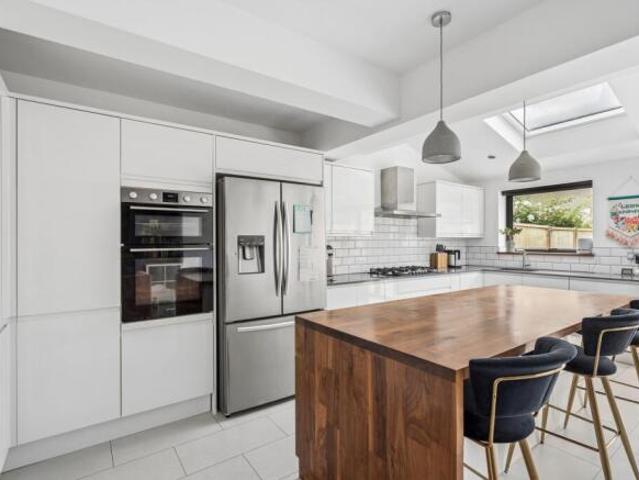3 bedroom semi detached house for sale in Moss Road, Watford, WD25