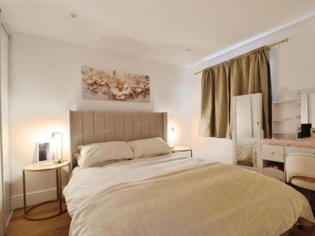 3 bedroom semi detached house for sale in Mountbatten Way, Chelmsford, CM1