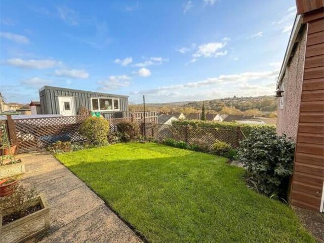 3 bedroom semi detached house for sale in Mountfield Avenue, Huddersfield, HD5