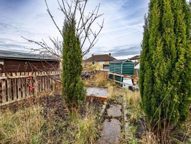 3 bedroom semi detached house for sale in Mountfield Road, Huddersfield, HD5