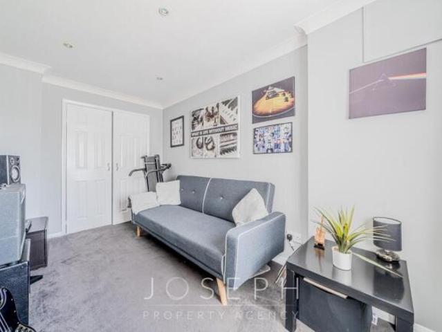 3 bedroom semi detached house for sale in Neath Drive, Ipswich, IP2
