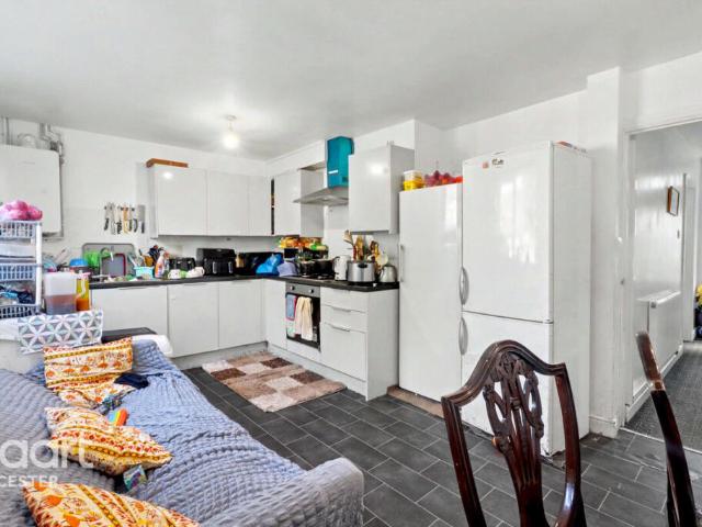 3 bedroom semi detached house for sale in Netherhall Road, Leicester, LE5