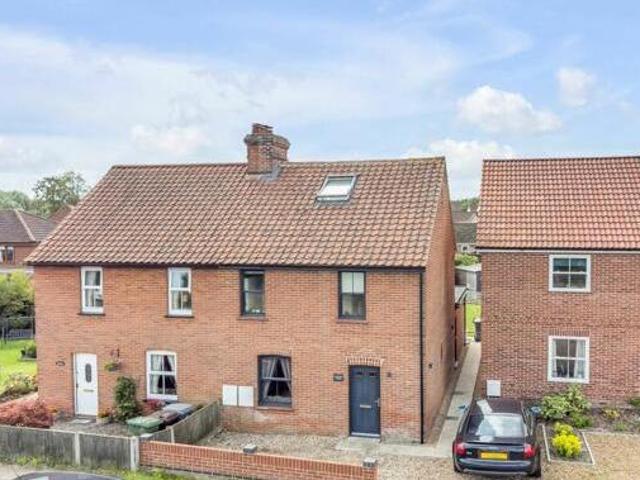 3 Bedroom Semi detached House For Sale In New Road, Acle