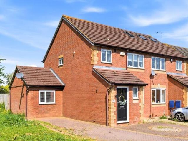3 bedroom semi detached house for sale in Newbolt Close, Newport Pagnell, MK16