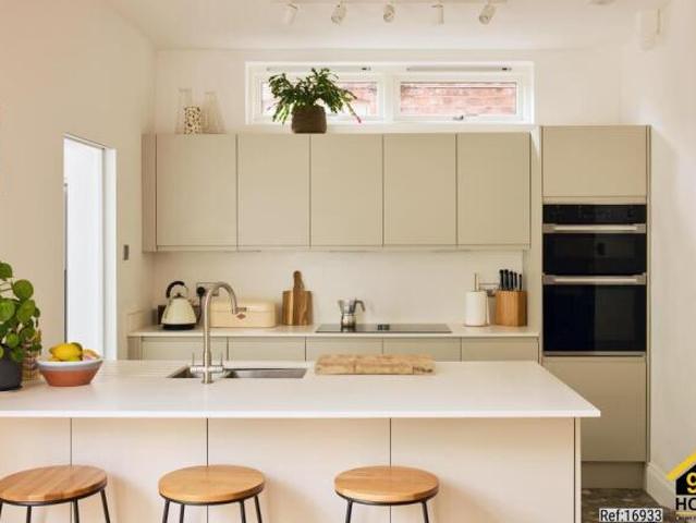 3 bedroom semi detached house for sale in Newport Road, Manchester, Greater M21