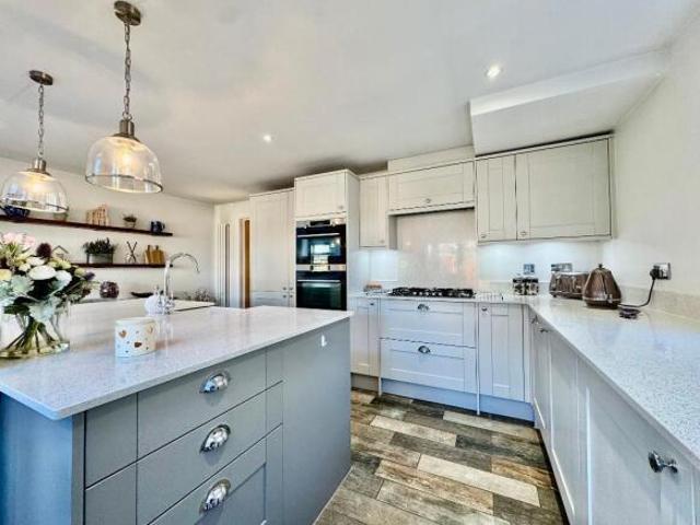 3 bedroom semi detached house for sale in Nightingale Close, Putteridge, Luton, Bedfordshire, LU2 8EZ, LU2