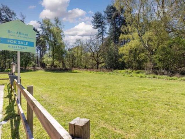 3 bedroom semi detached house for sale in Nightjar Way, Sprowston, NR7
