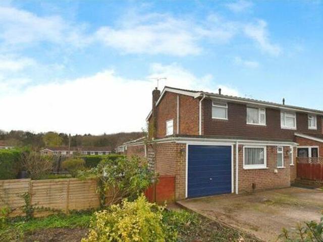 3 Bedroom Semi detached House For Sale In North Baddesley, Southampton