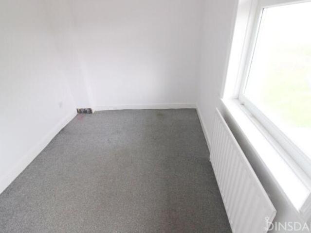 3 bedroom semi detached house for sale in North Cliffe Lane, Bradford, BD13