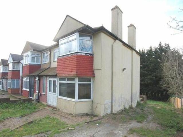 3 Bedroom Semi detached House For Sale In North Finchley